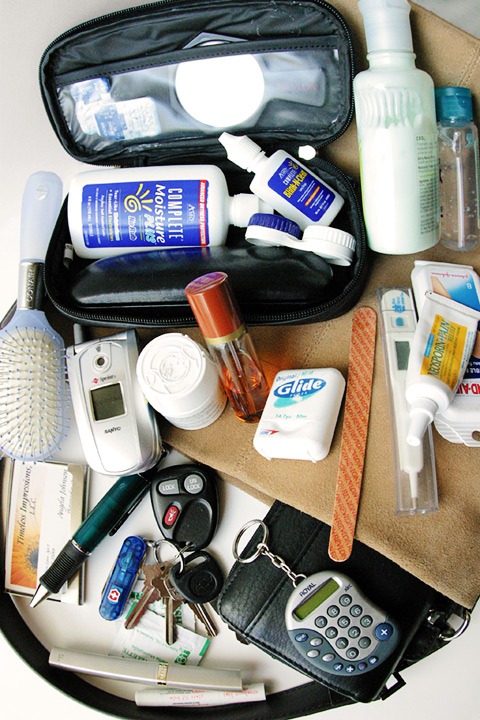 What do women carry in their handbags? | Amusing Planet